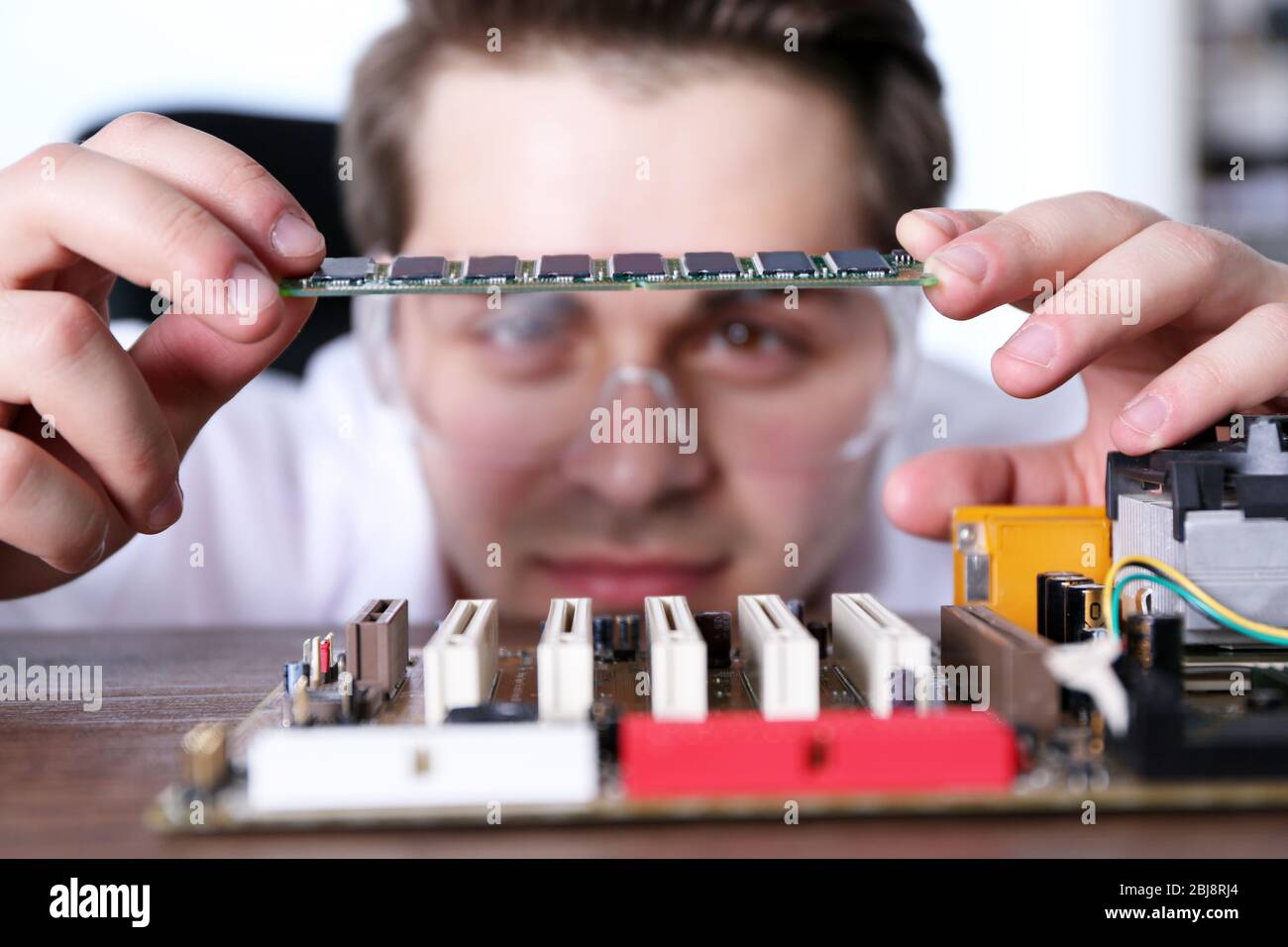 Fixing circuits hi-res stock photography and images - Alamy