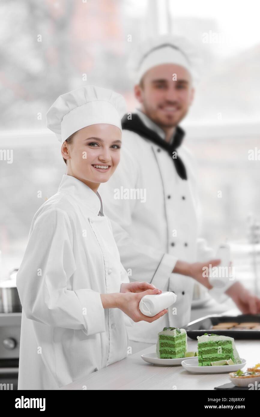 Team working together chefs hi-res stock photography and images - Alamy