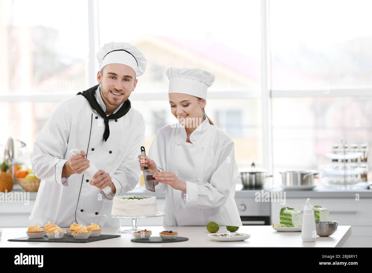 Pastry chefs working together hi-res stock photography and images - Alamy