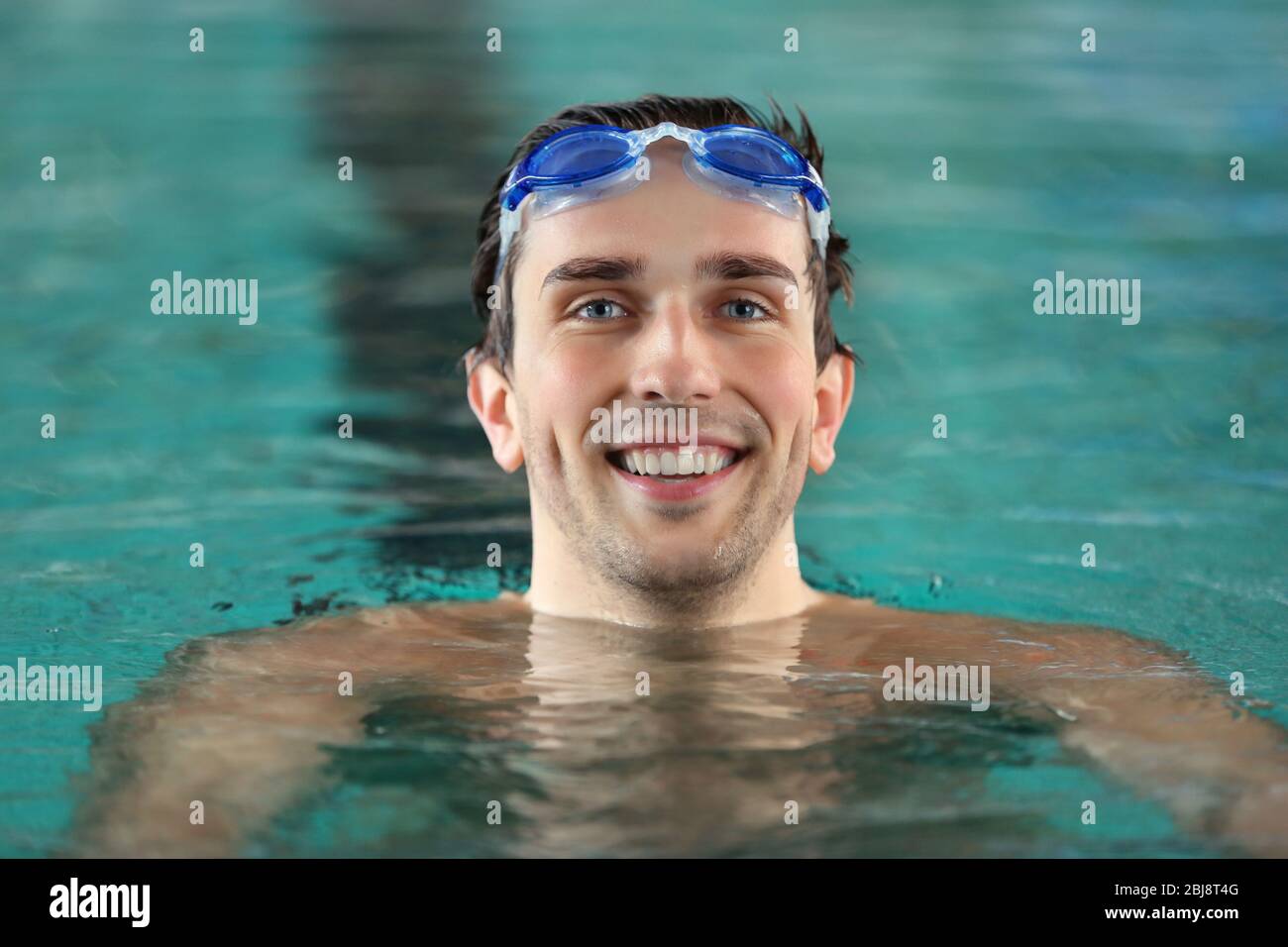 Head of handsome man in the swimming pool Stock Photo - Alamy