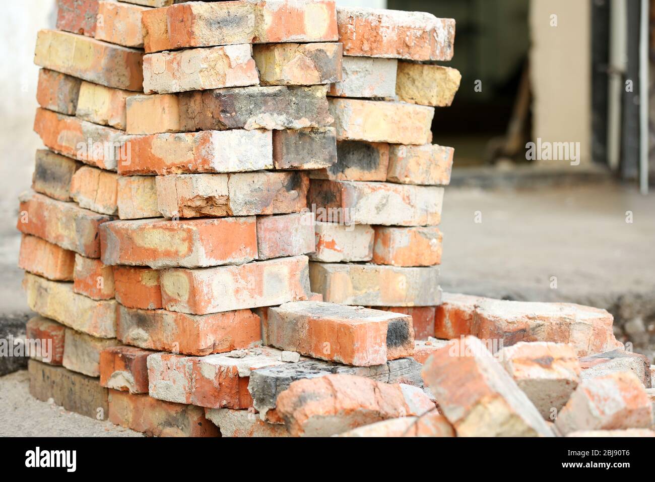 Heap of old bricks hi-res stock photography and images - Alamy