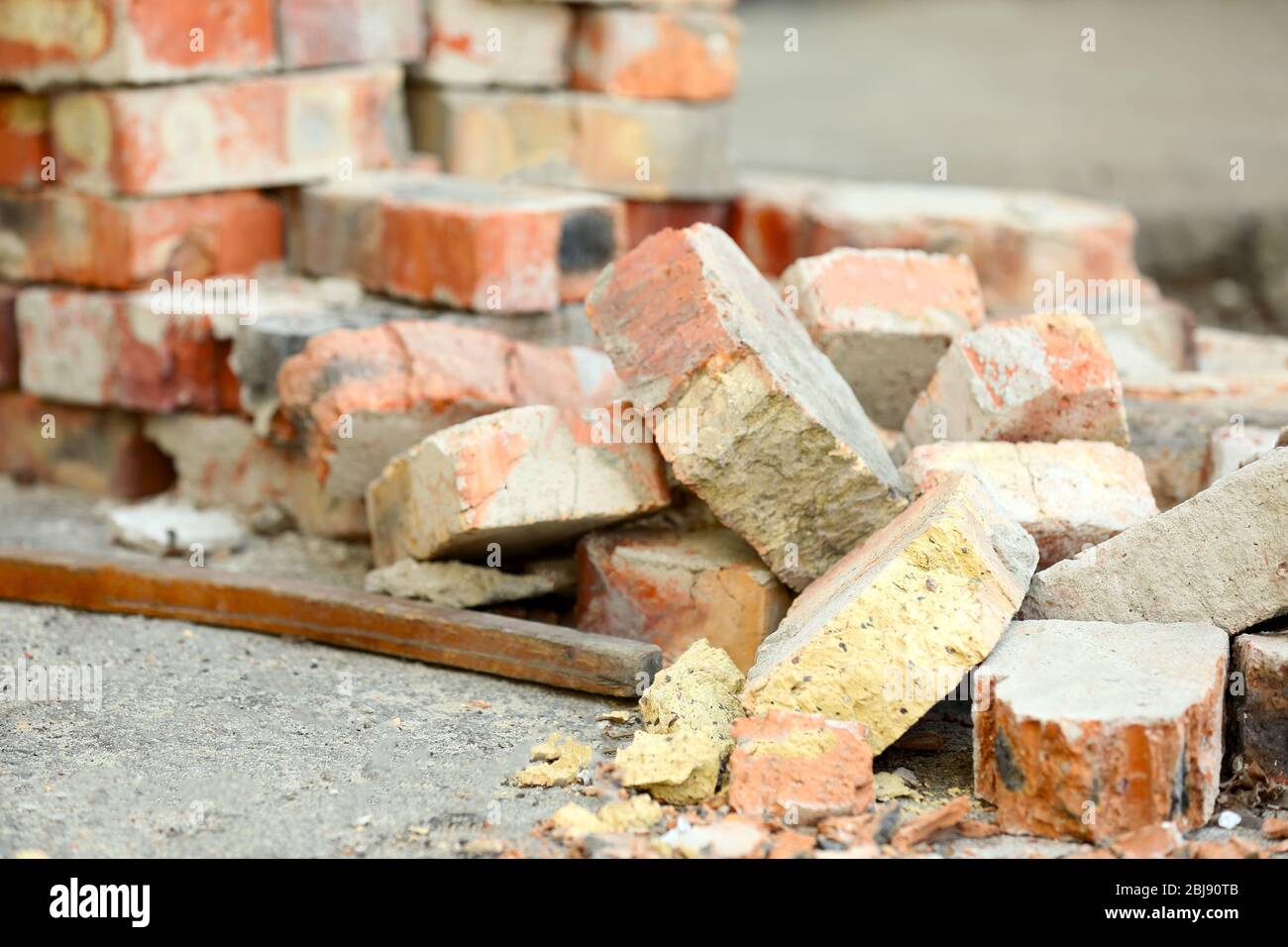 Heap of old bricks hi-res stock photography and images - Alamy