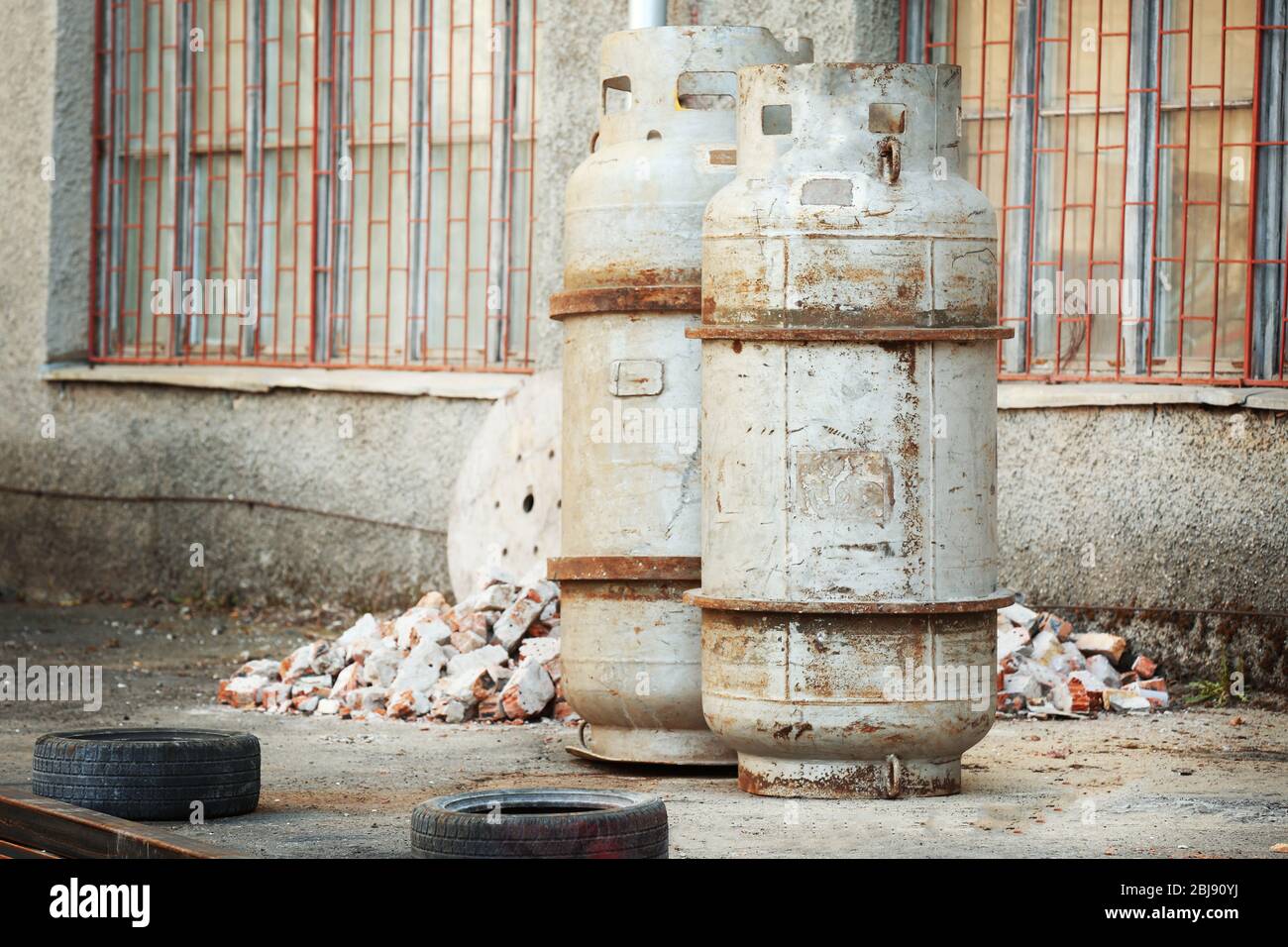 Old metal containers hi-res stock photography and images - Alamy
