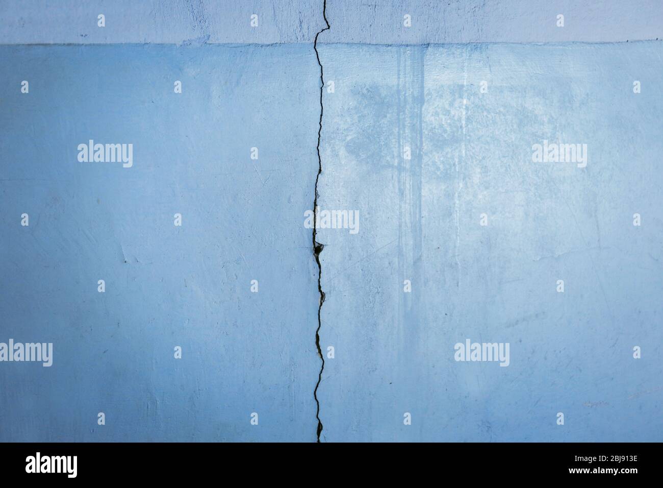 Shaken wall background Stock Photo - Alamy