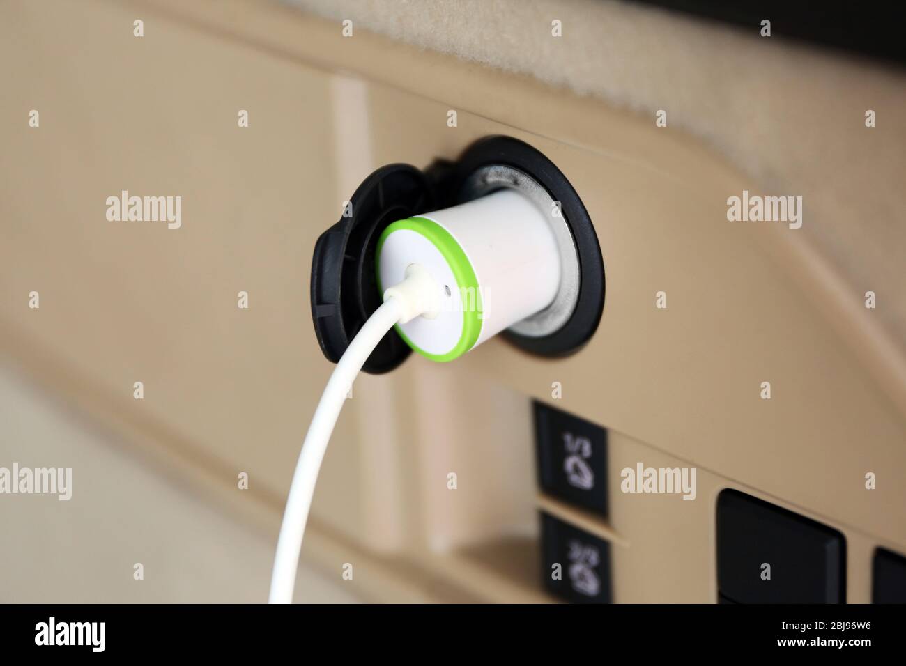 Power cord connected electric car hi-res stock photography and images ...