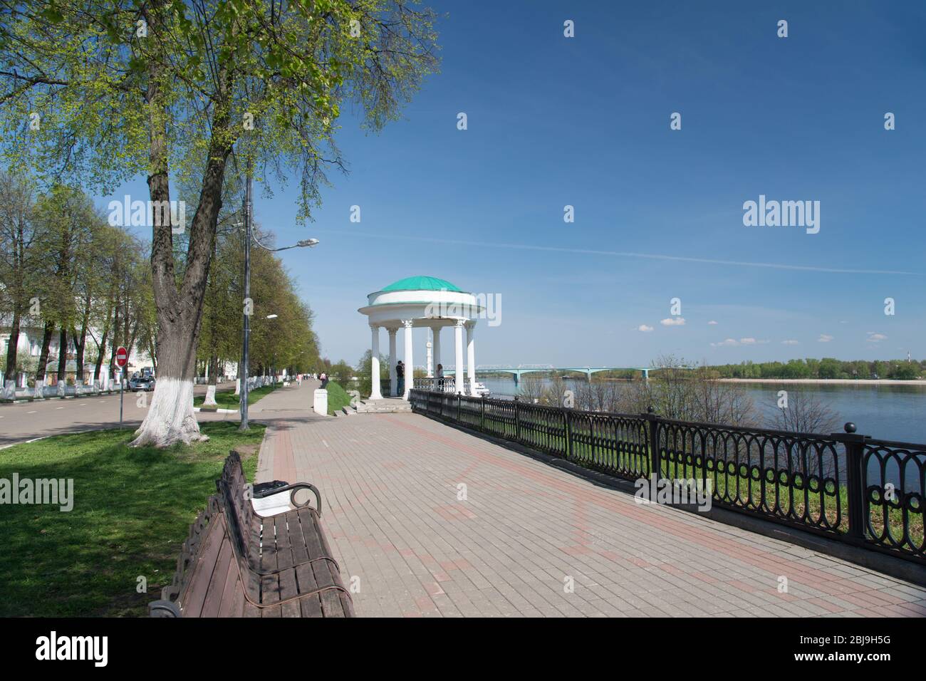 Arbour or rotunda on the Volga embankment - is one of the symbols of ...