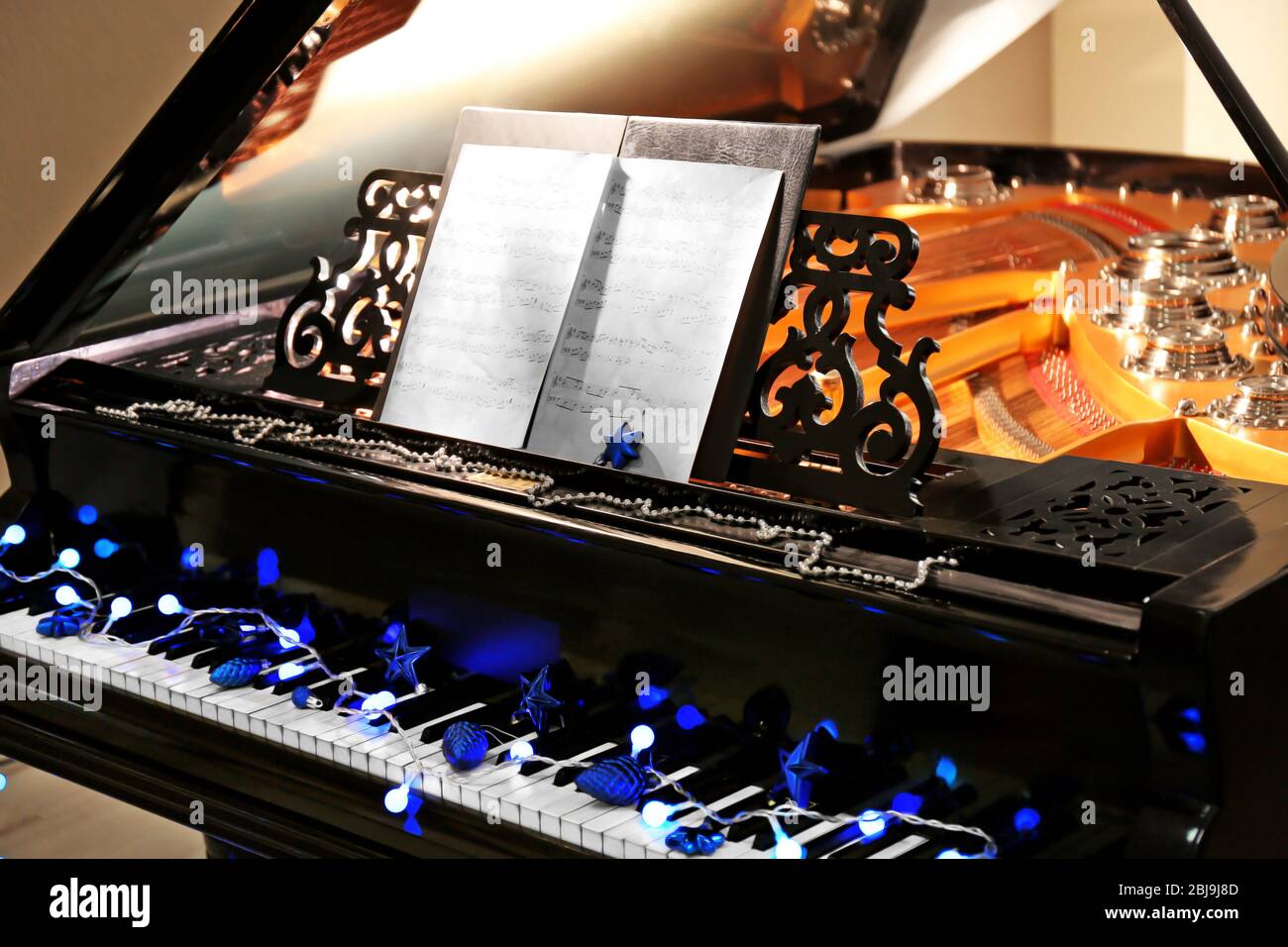 Musical notes decorations hi-res stock photography and images - Alamy