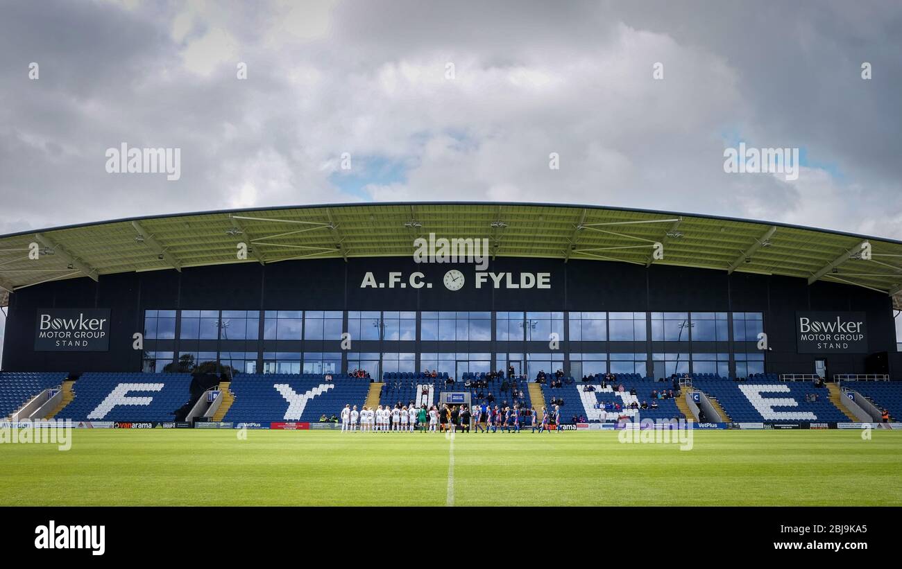 Fylde Women players get ready for kick-off at Mill Farm Stadium Stock ...