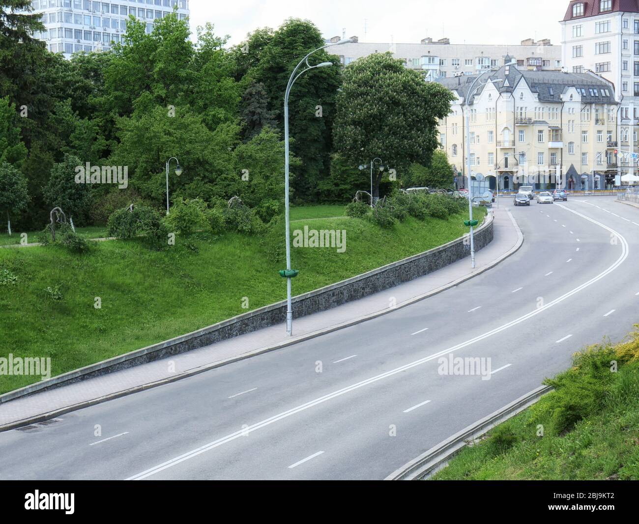 Empty road in city hi-res stock photography and images - Alamy