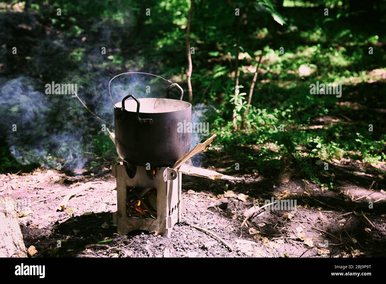 Cooking in nature hi-res stock photography and images - Alamy