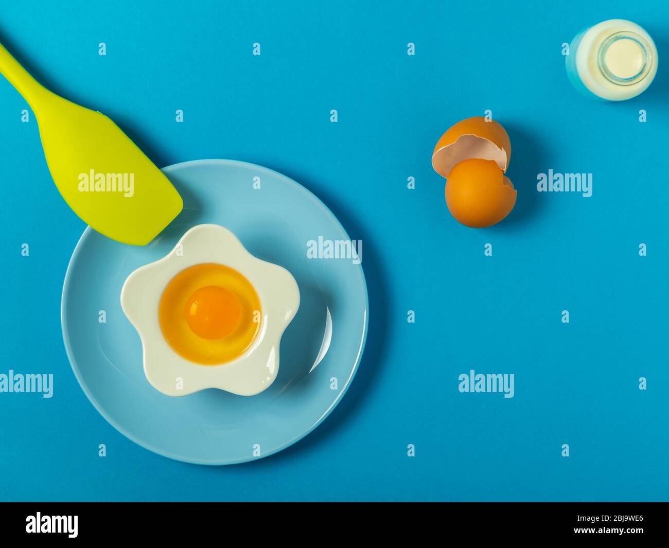 Solid egg hi-res stock photography and images - Alamy