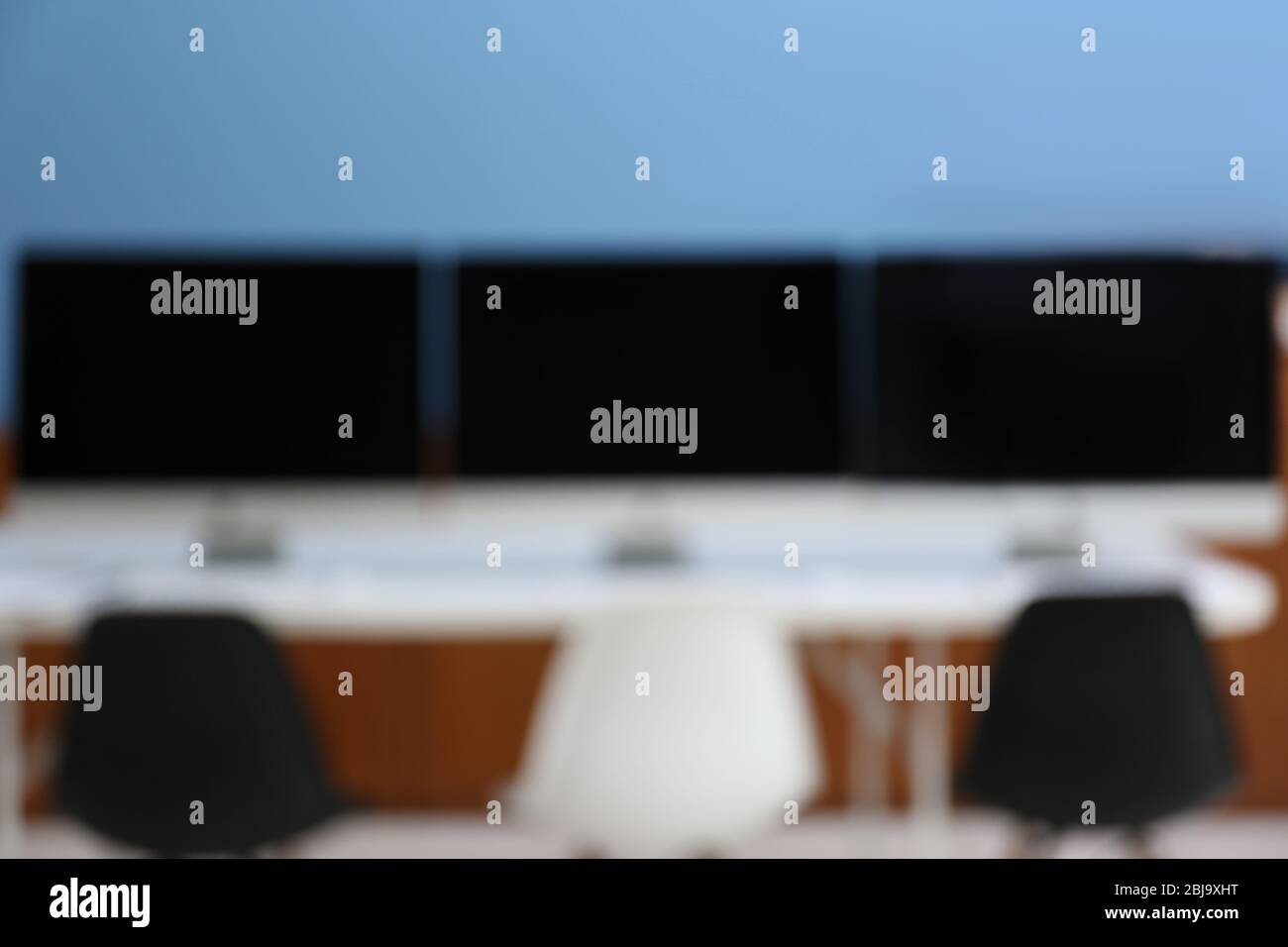 Row of computers hi-res stock photography and images - Alamy