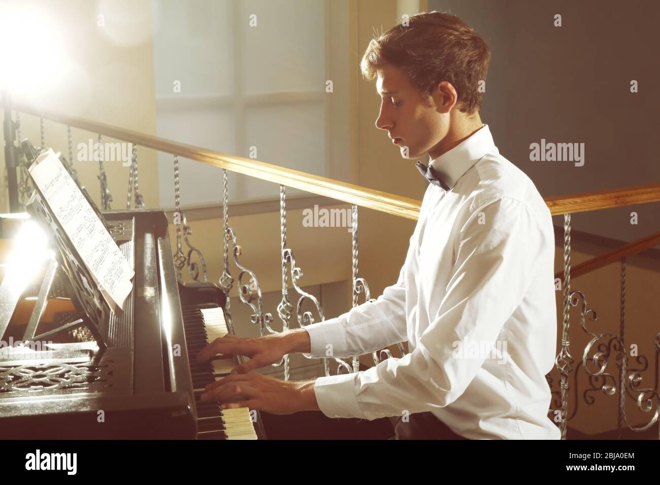 Playing the key board hi-res stock photography and images - Alamy