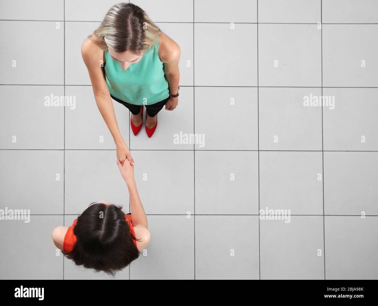 Two people shaking hands Stock Photo - Alamy
