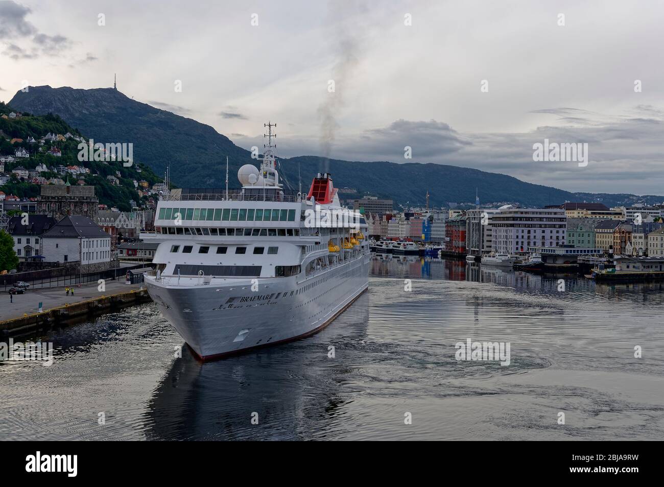 The Fred Olsen Cruise Liner Braemar, mooring up alongside the quay at ...