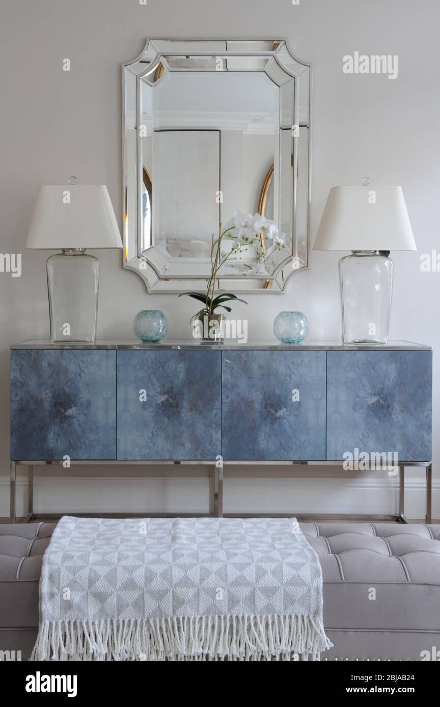Luxury apartment interior london hi-res stock photography and images ...