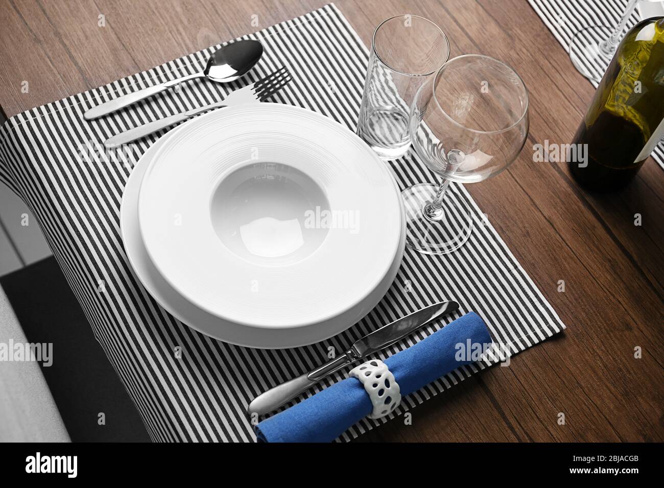 Silver serviette ring hi-res stock photography and images - Alamy