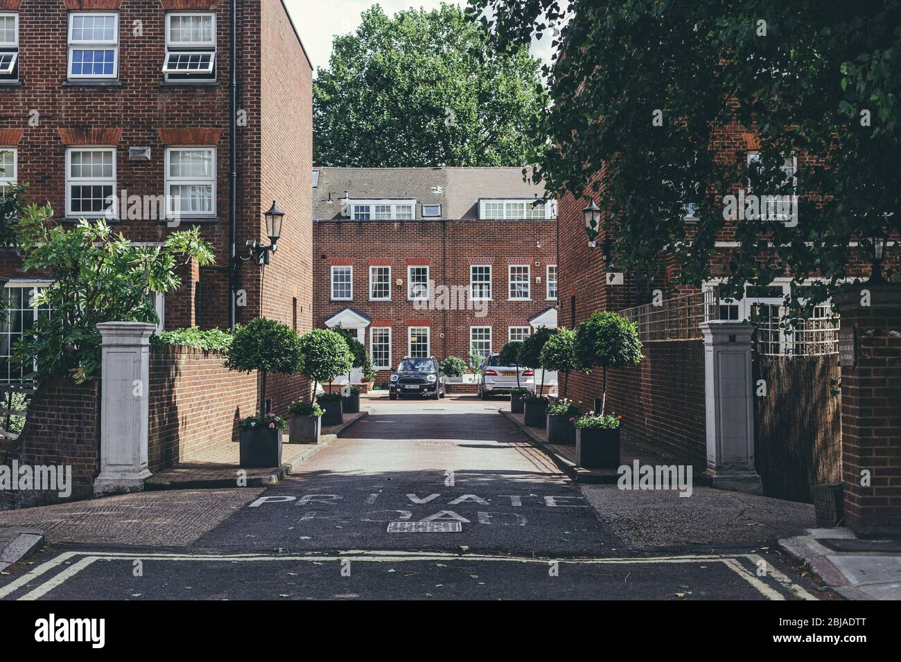 Affluent Neighbourhood High Resolution Stock Photography and Images - Alamy