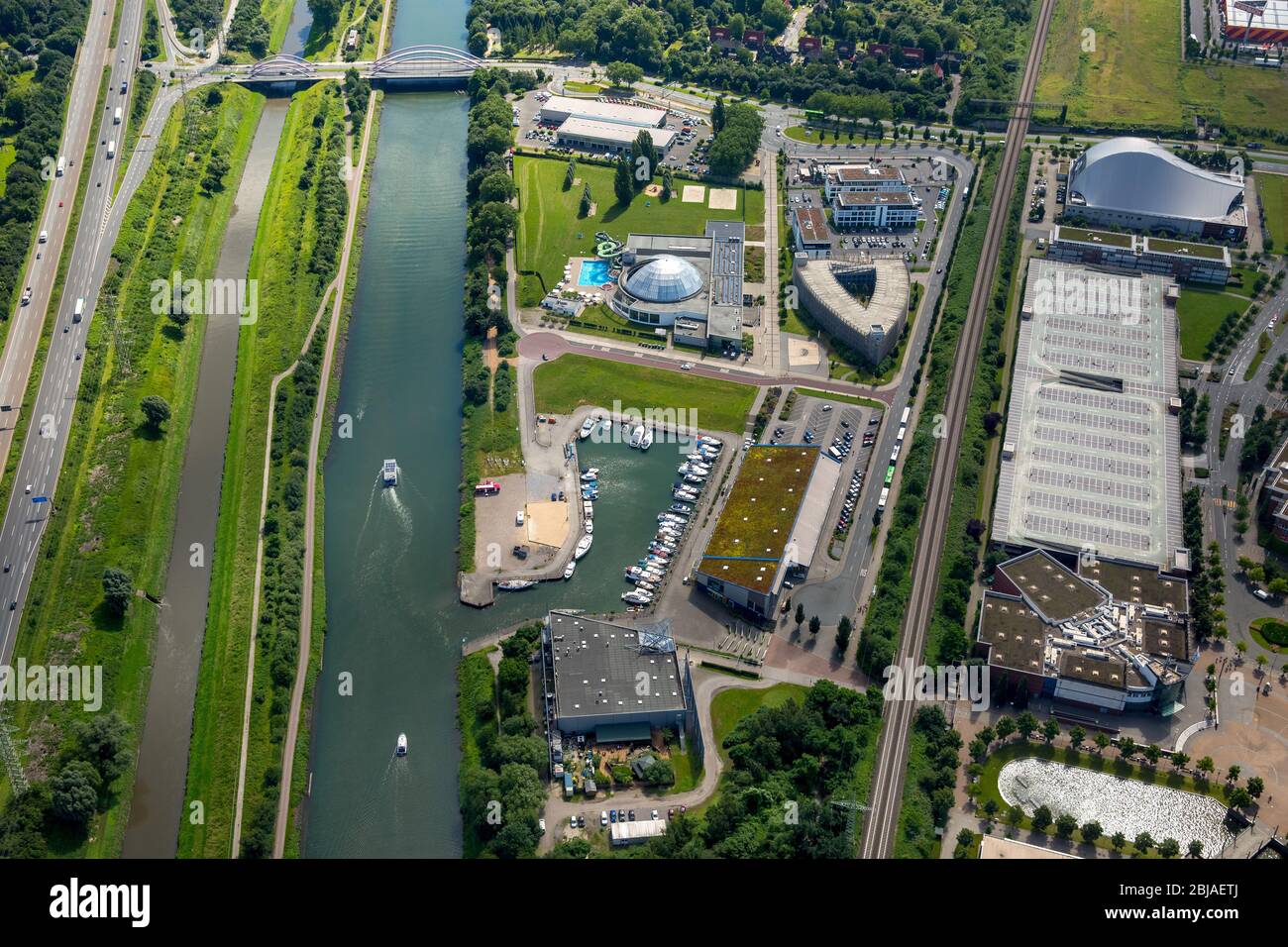 Kanal in park im hi-res stock photography and images - Alamy