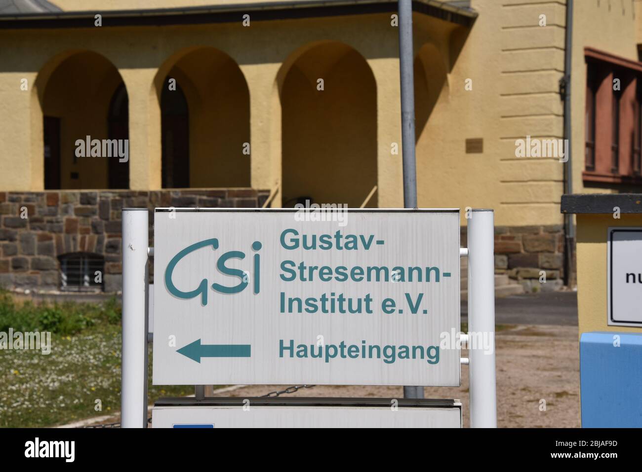 Bonn, Germany. 26th Apr, 2020. Logo, lettering in front of the building ...