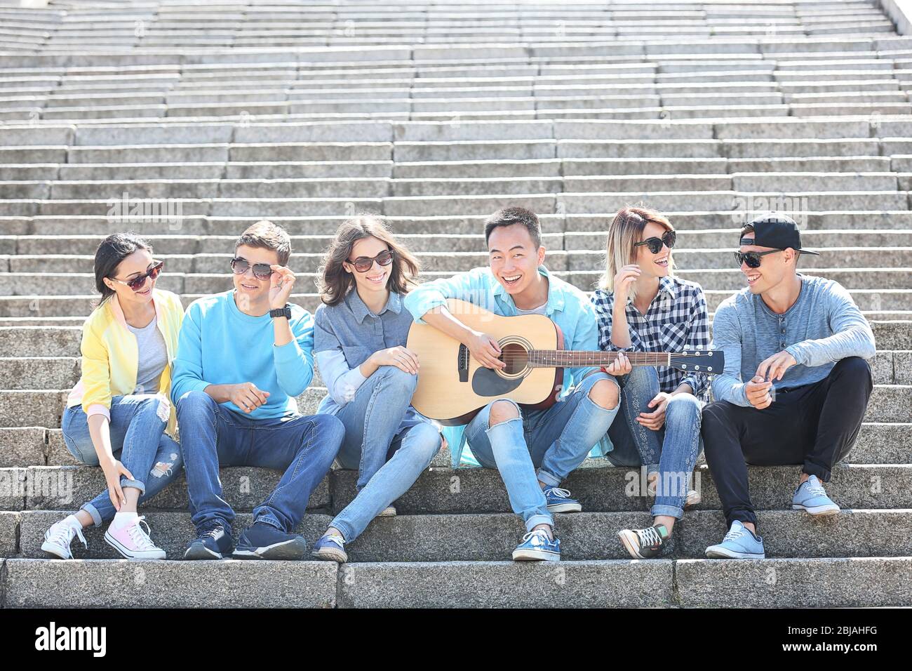 Singing teenager group school hi-res stock photography and images - Alamy