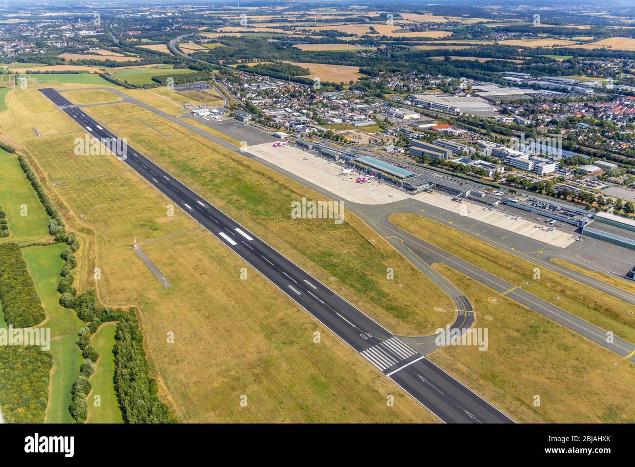 Runway 08 hi-res stock photography and images - Alamy