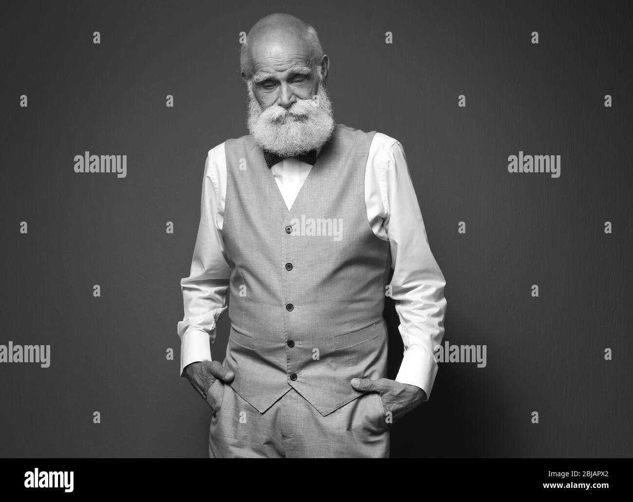 Elderly man in suit on Black and White Stock Photos & Images - Alamy