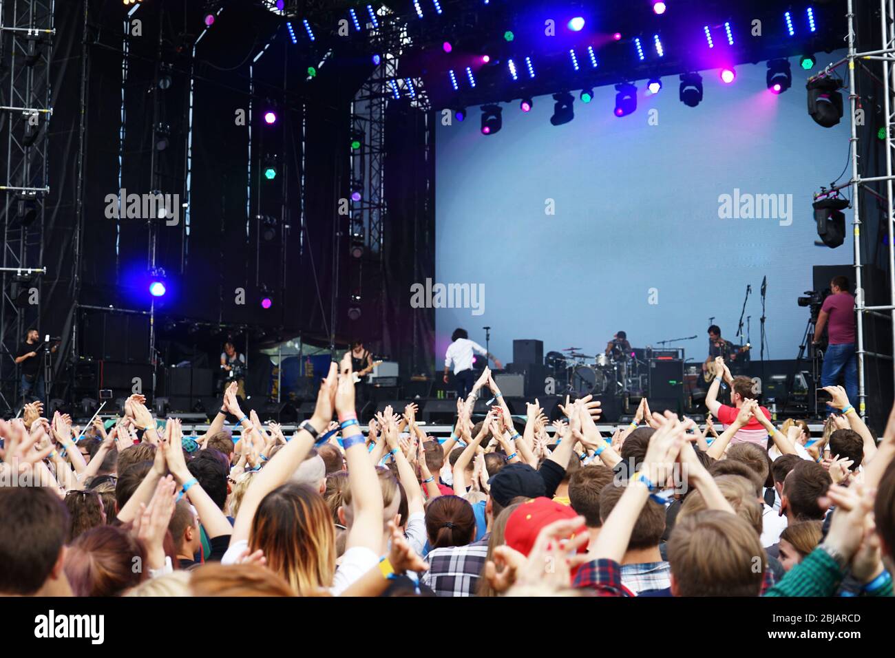 Crowd at a open air concert Stock Photo - Alamy