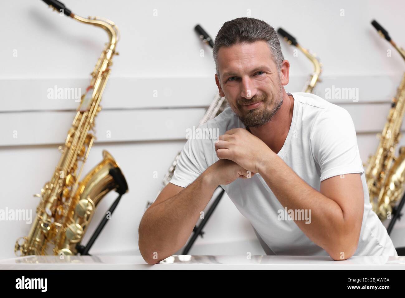 Man in music shop hi-res stock photography and images - Alamy