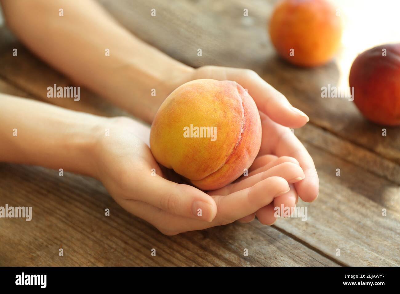 Hands holding peach hi-res stock photography and images - Alamy