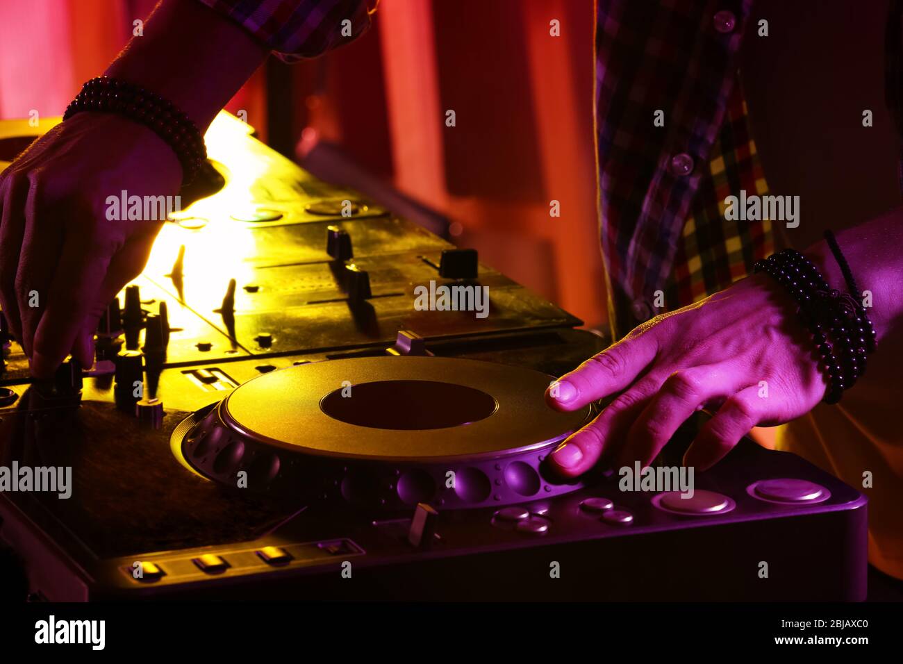 Male hands disk jockey mixing hi-res stock photography and images - Alamy