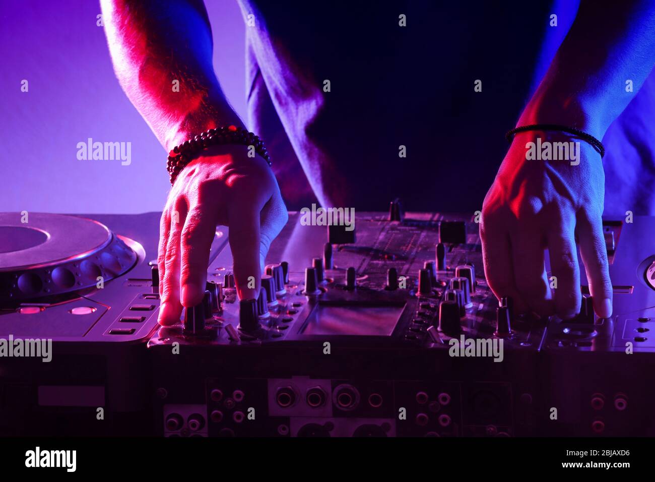 Male hands disk jockey mixing hi-res stock photography and images - Alamy