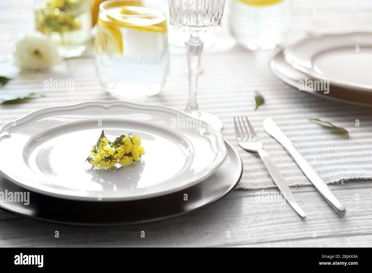 Table setting on tablecloth hi-res stock photography and images - Alamy