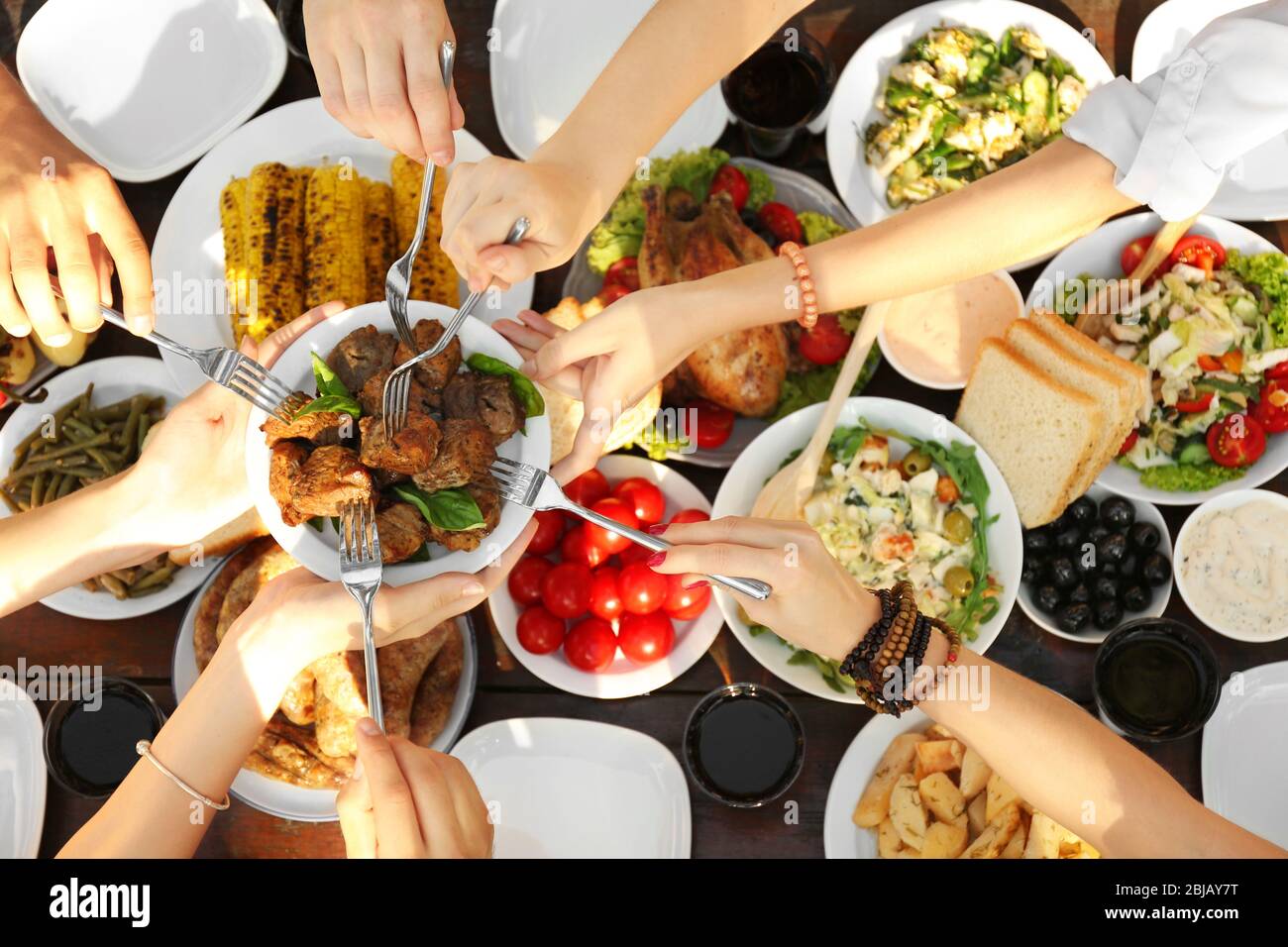 Passing plate hi-res stock photography and images - Alamy