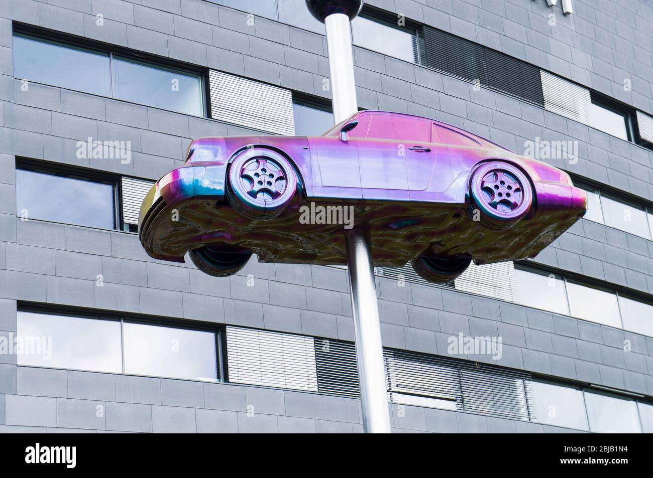 Car statue hi-res stock photography and images - Alamy