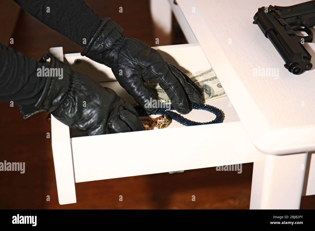 Stealing jewellery hi-res stock photography and images - Alamy