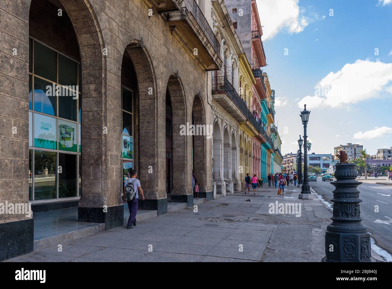 Old Havana, Cuba. Classic colorful buildings architecture of Havana ...