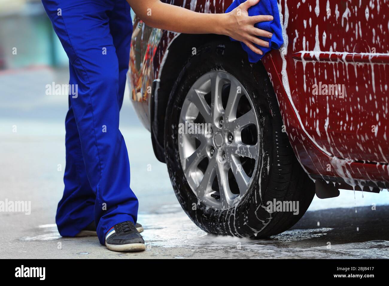 Serviceman washing a car Stock Photo - Alamy