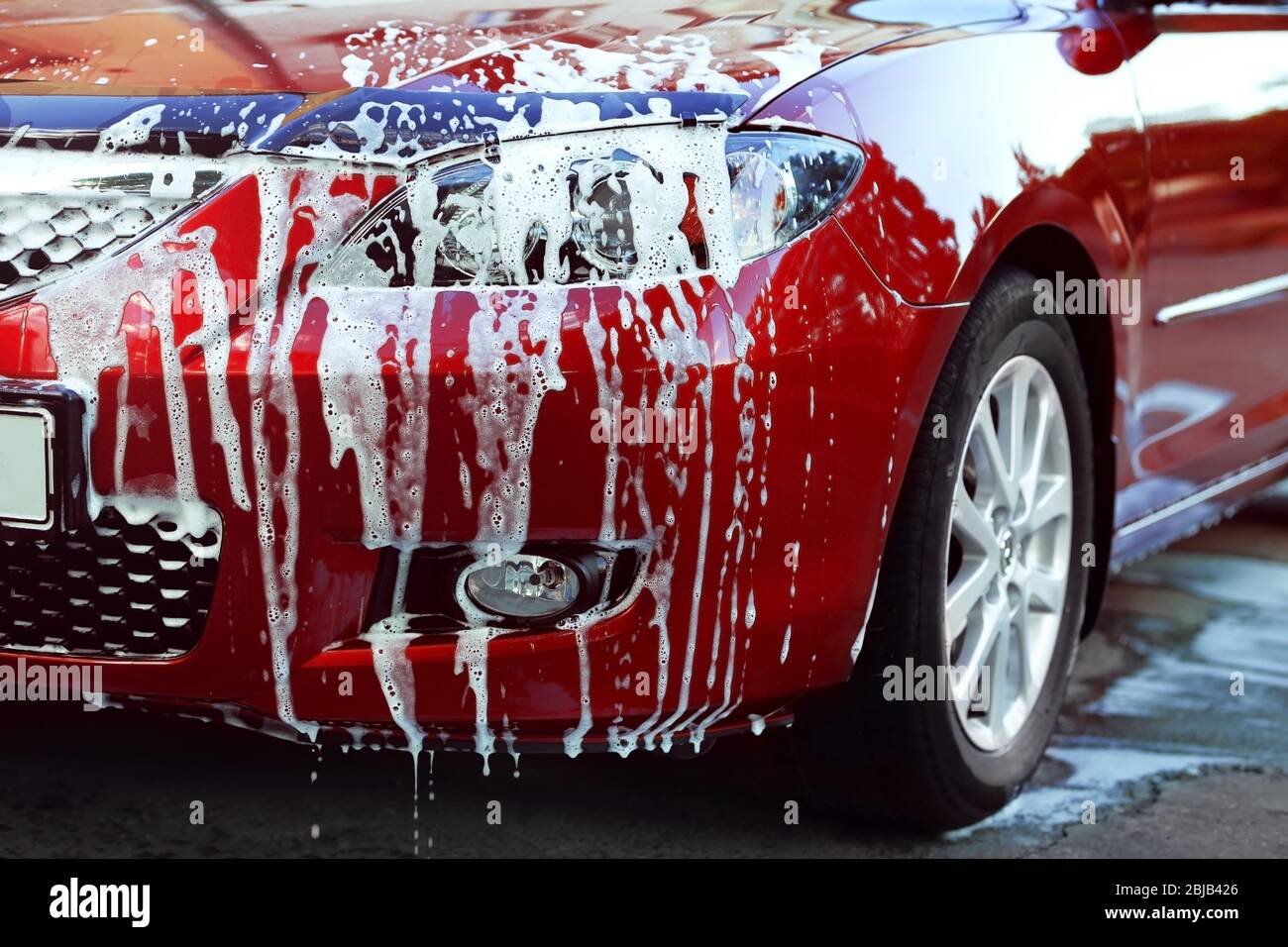 Red car wash hi-res stock photography and images - Alamy