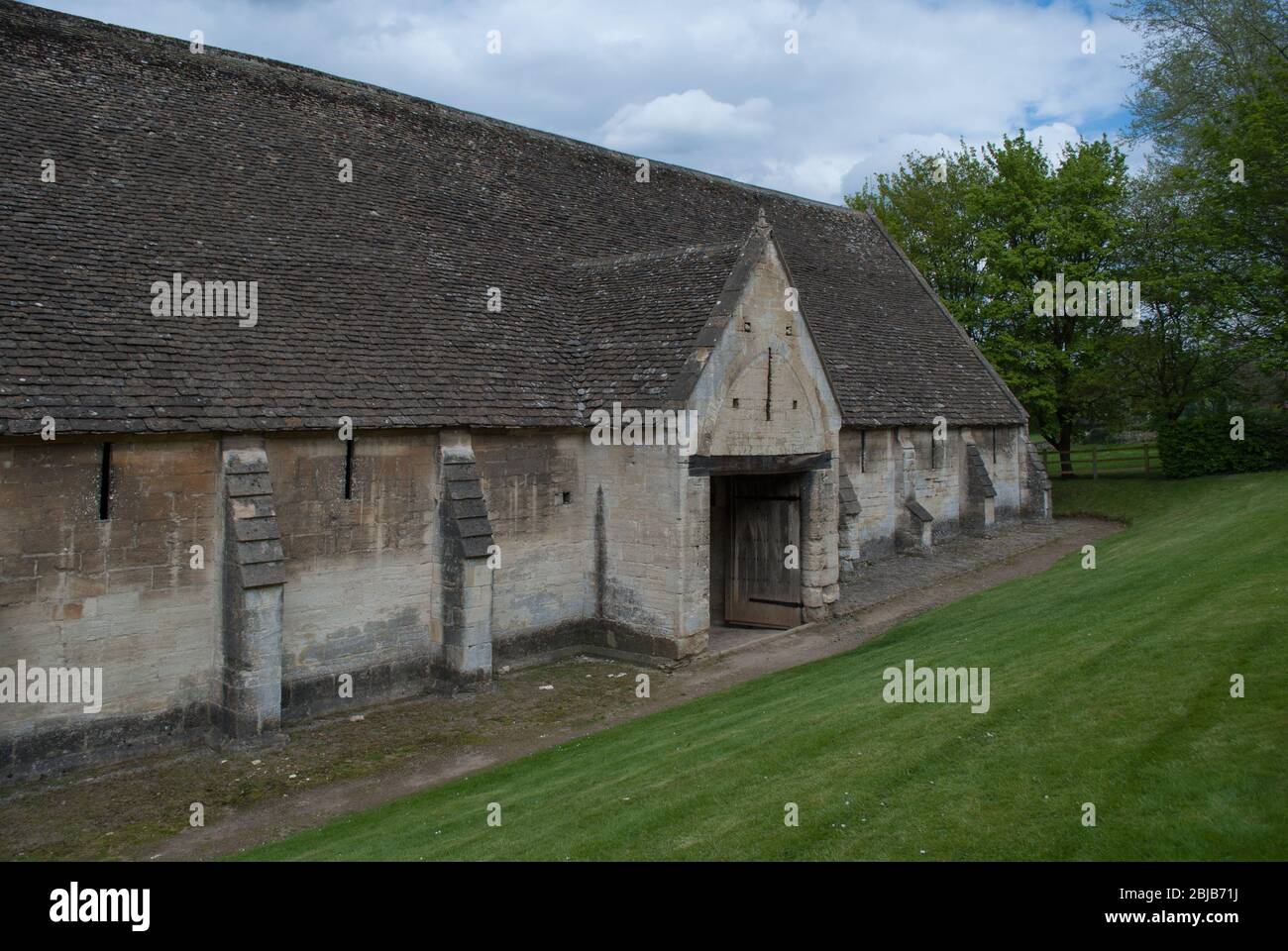 Quintessential cotswold village hi-res stock photography and images - Alamy