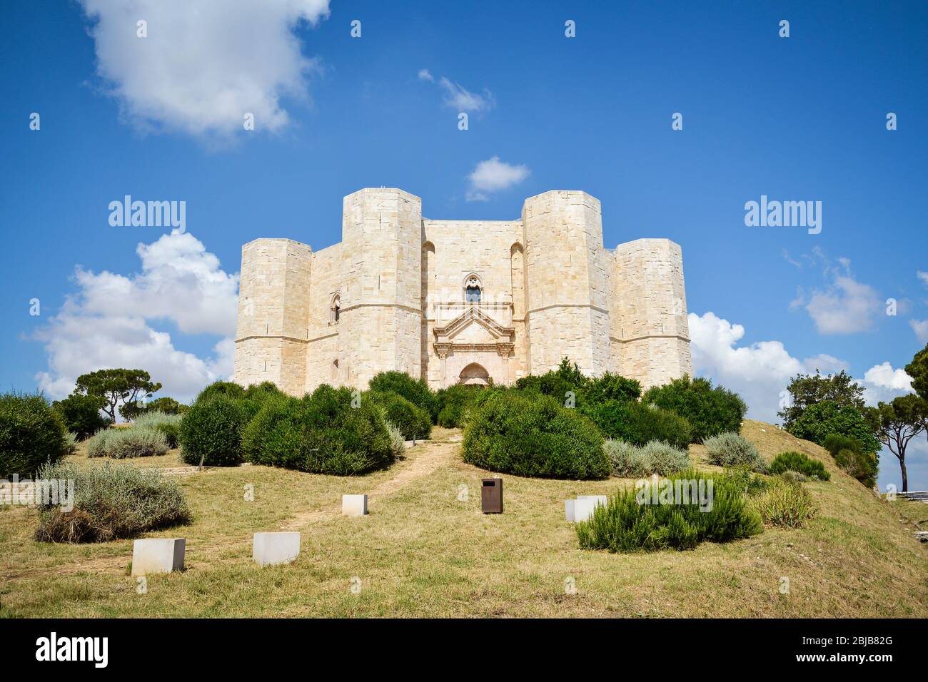 Panoramic view of Castel del Monte, Puglia. Italy Stock Photo - Alamy