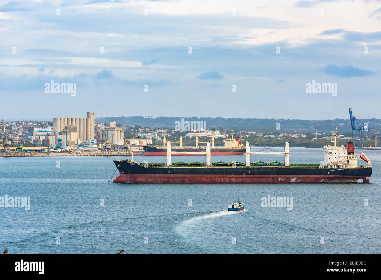 Quest Bulk carrier ship from Monrovia, Liberia, built by HYUNDAI MIPO ...