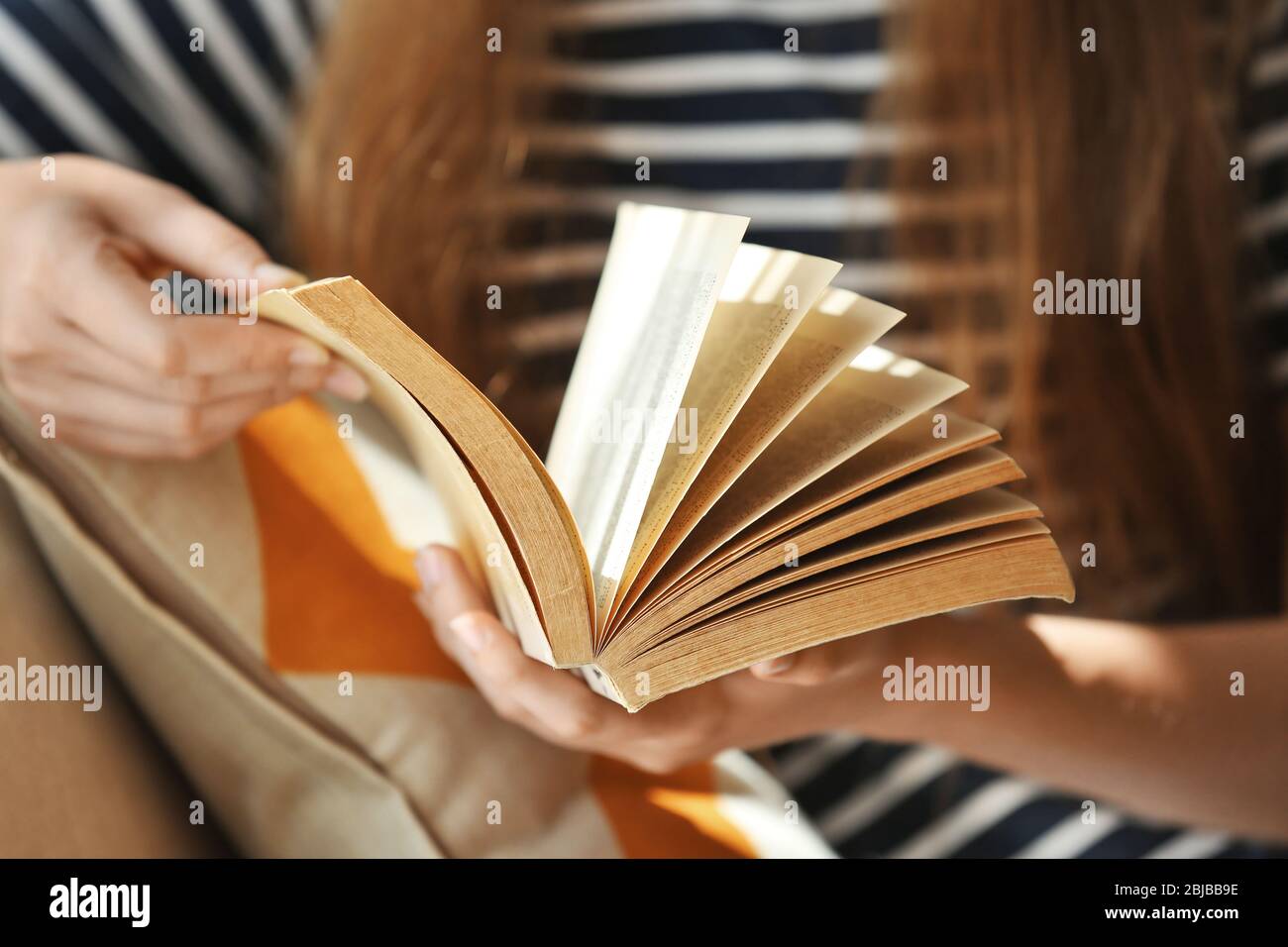 Hands closing book hi-res stock photography and images - Alamy