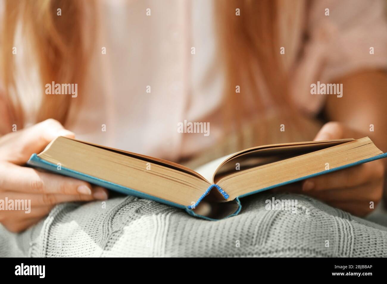 Hands closing book hi-res stock photography and images - Alamy