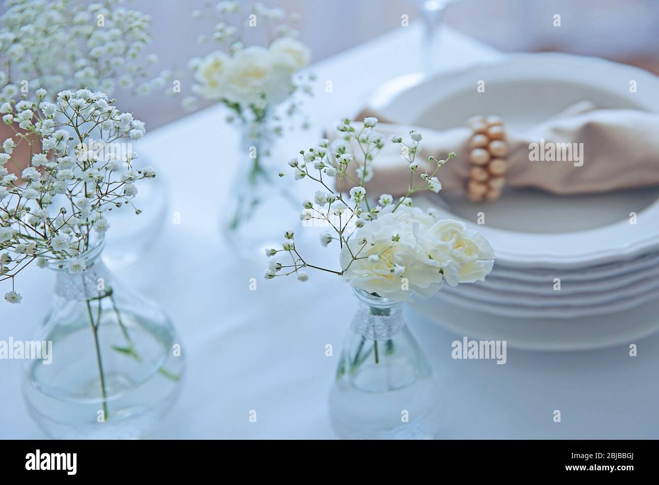 Vases beautiful flowers plate hi-res stock photography and images - Alamy