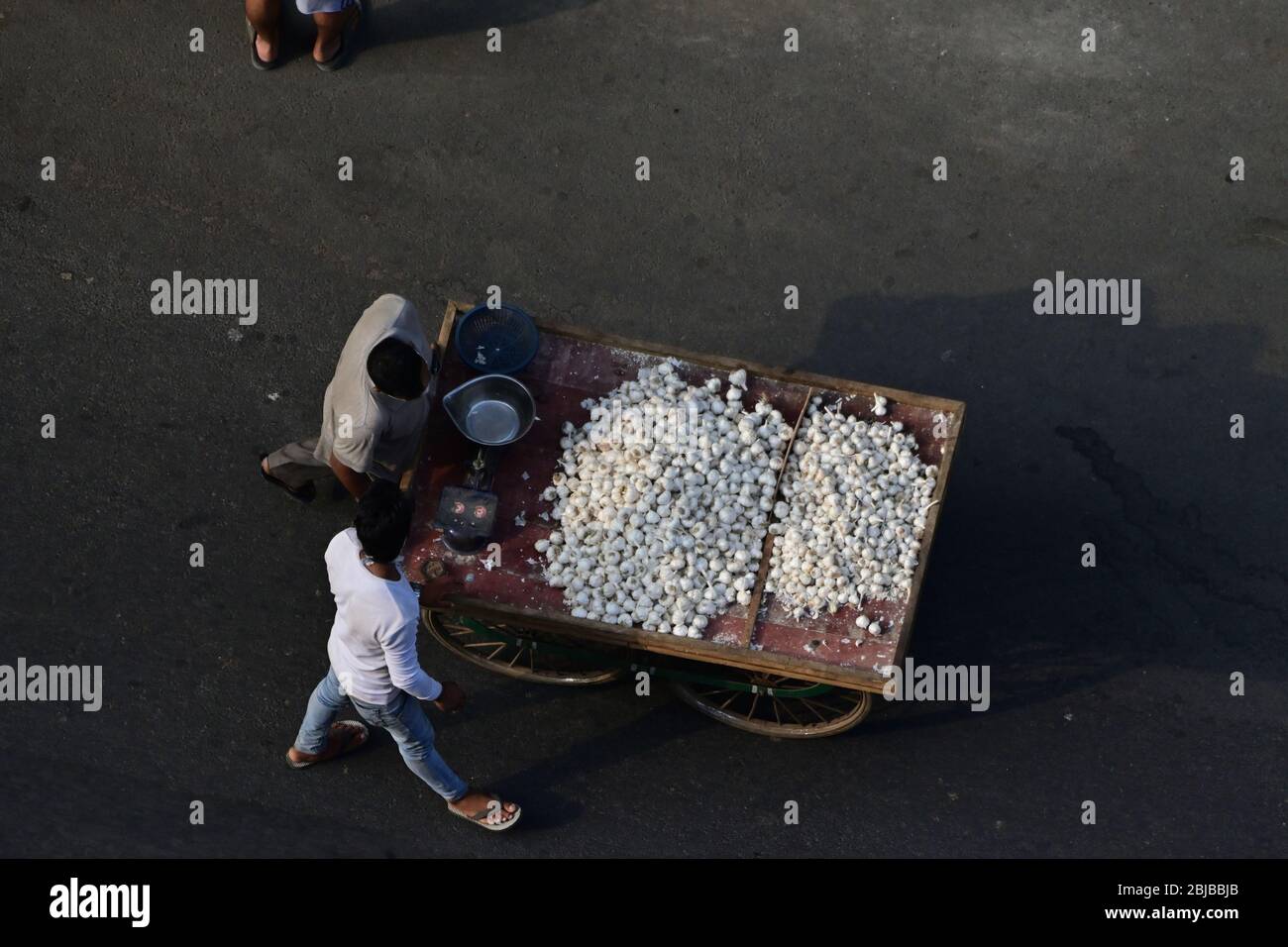 Garlic cart hi-res stock photography and images - Alamy