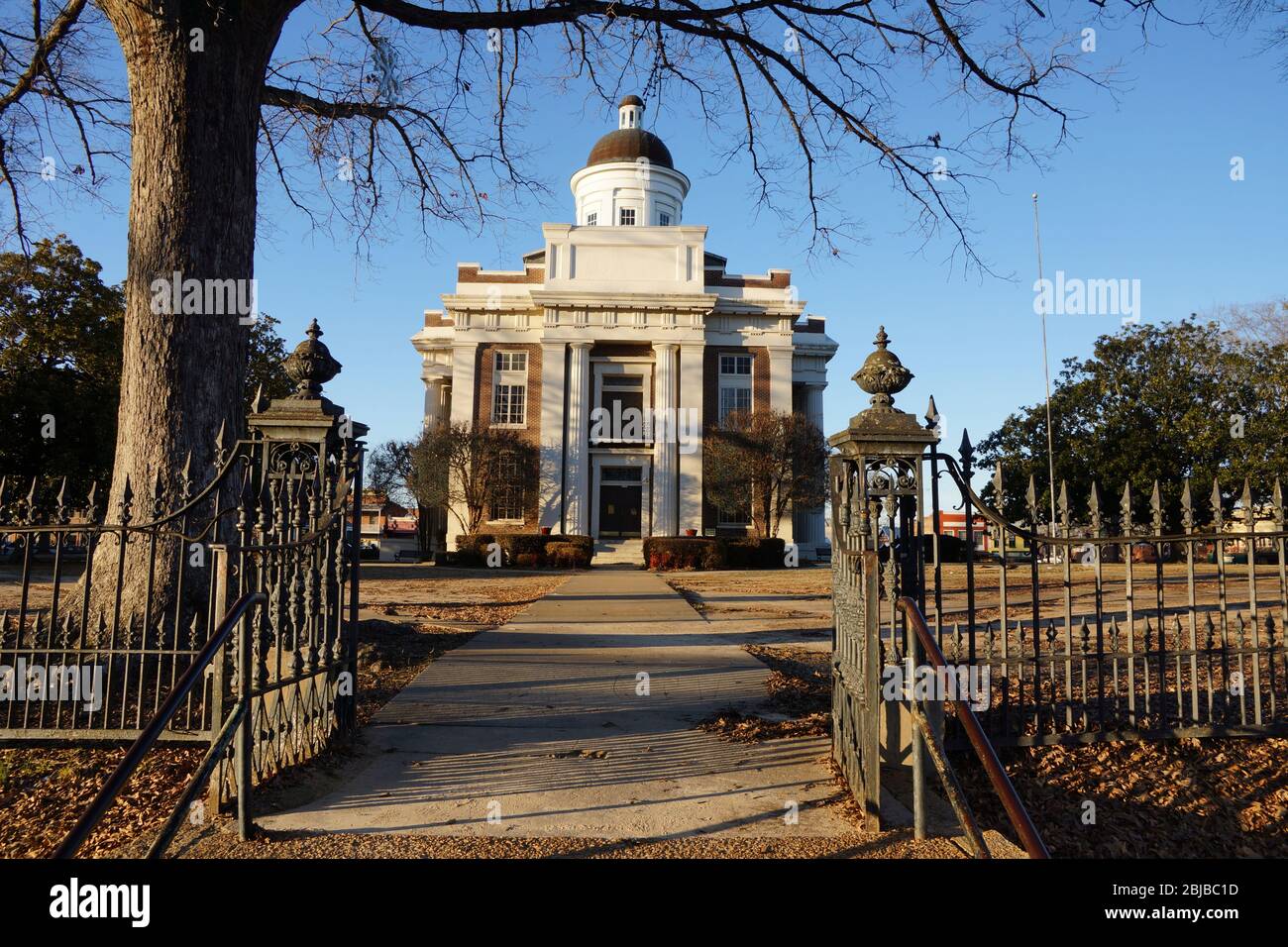 Medieval courthouse scene hi-res stock photography and images - Alamy