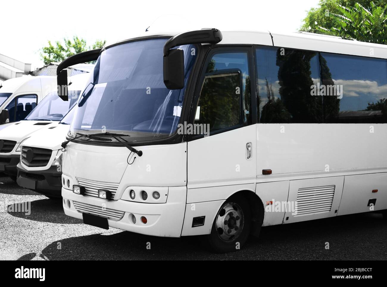 Buses in a row hi-res stock photography and images - Alamy