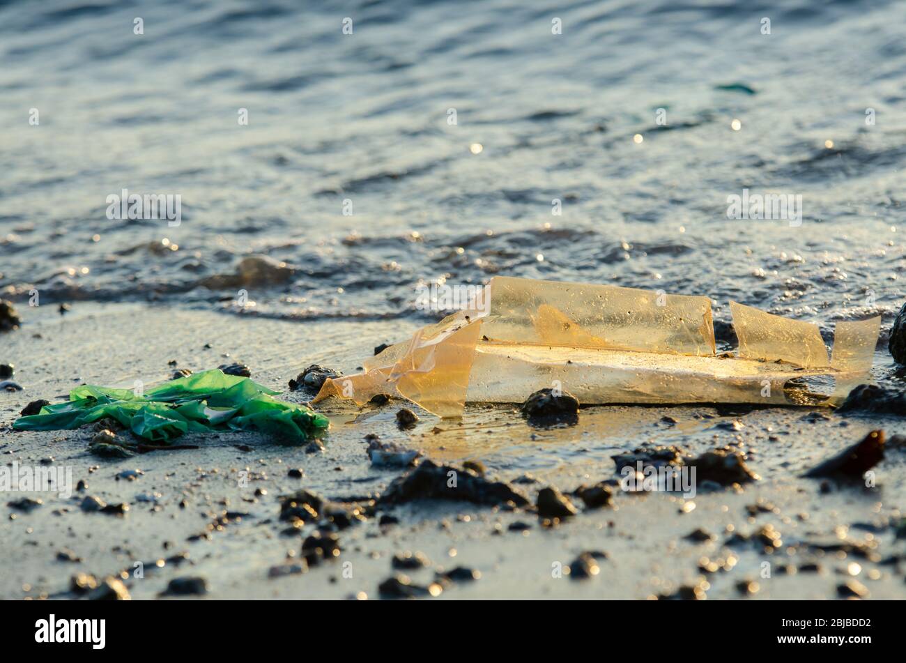 Pollution plastic at sea Stock Photo - Alamy