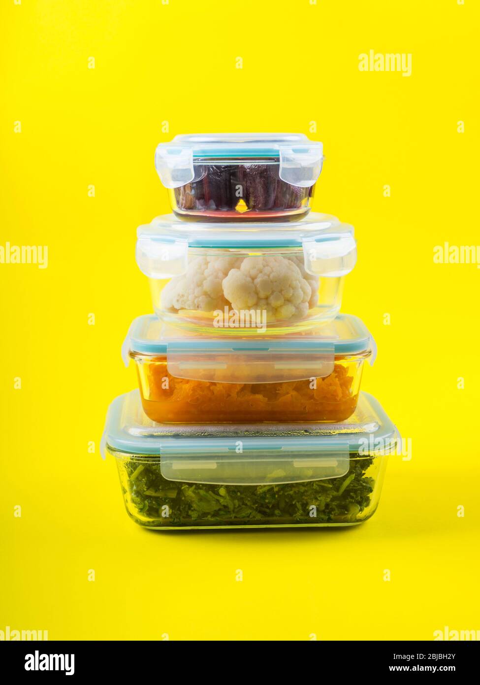 Stack of airtight glass containers with cooked food Stock Photo - Alamy